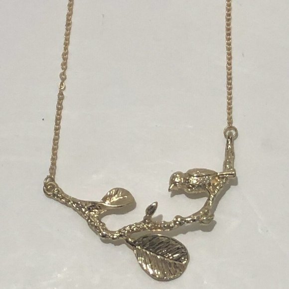 Charming Charlie | Jewelry | Charming Charlies Gold Bird Icon Necklace ...